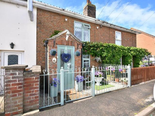 2 bedroom terraced house for sale