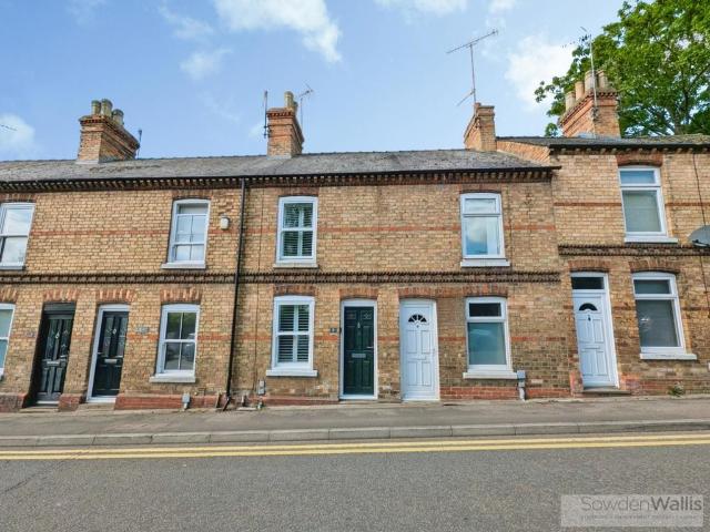 2 bedroom terraced house for sale