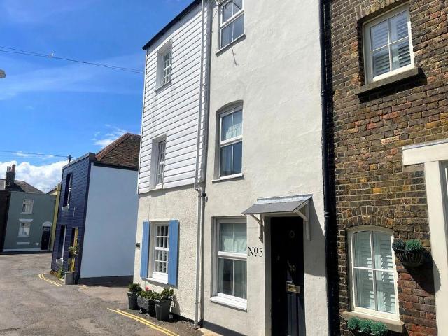 2 bedroom terraced house for sale