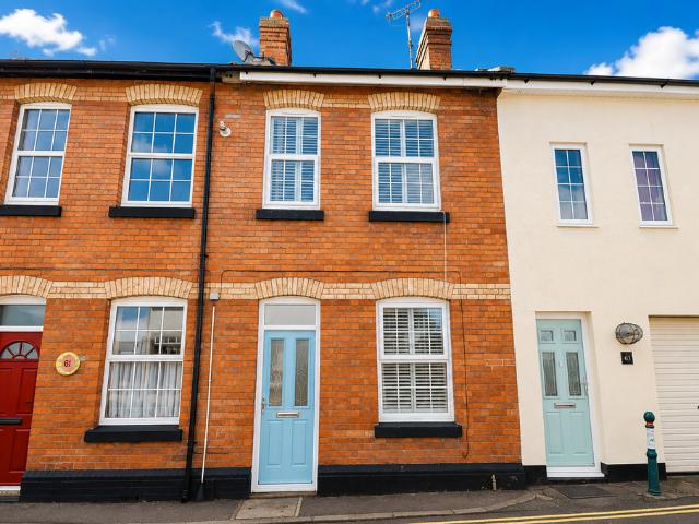2 bedroom terraced house for sale