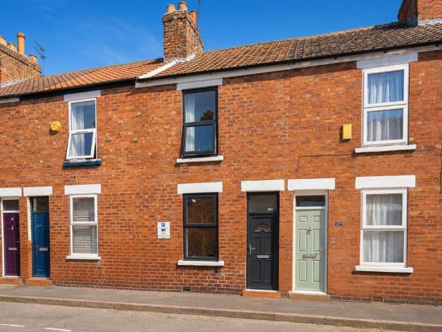 2 bedroom terraced house for sale