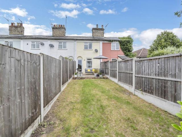 2 bedroom terraced house for sale