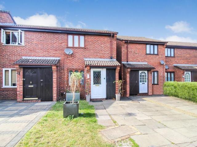 2 bedroom terraced house for sale
