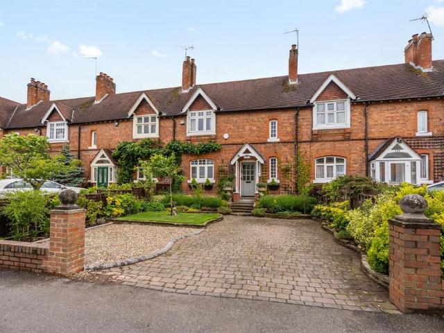 2 bedroom terraced house for sale