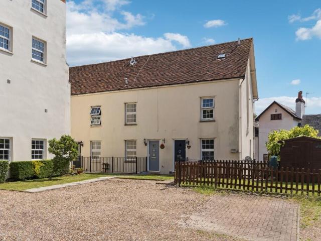 2 bedroom terraced house for sale
