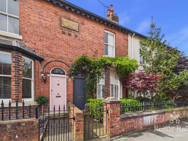 2 bedroom terraced house for sale