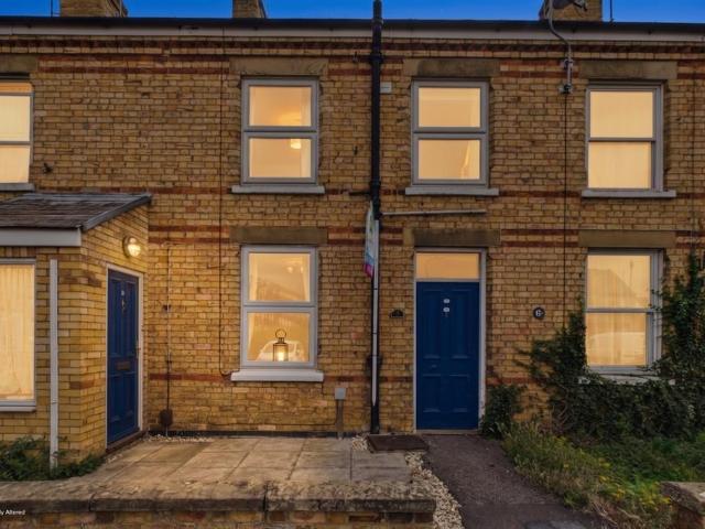 2 bedroom terraced house for sale