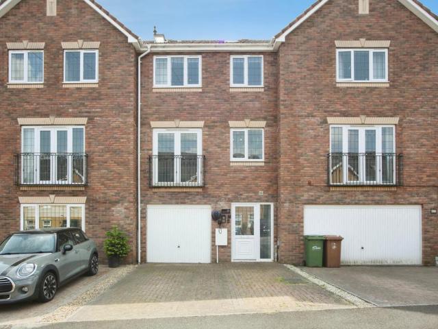 2 bedroom terraced house for sale