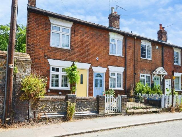 2 bedroom terraced house for sale