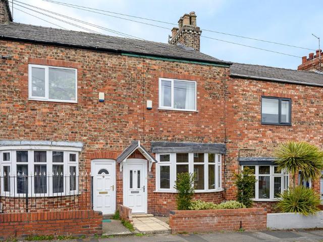 2 bedroom terraced house for sale