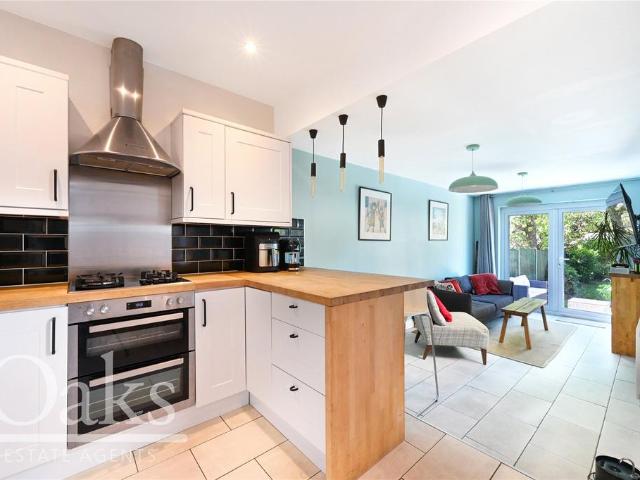 2 bedroom terraced house for sale