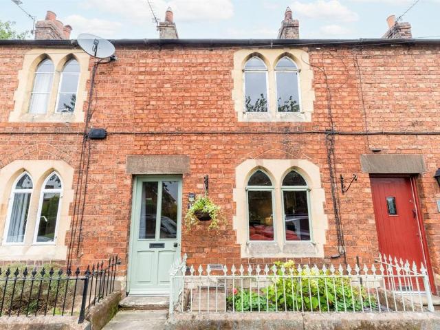 2 bedroom terraced house for sale