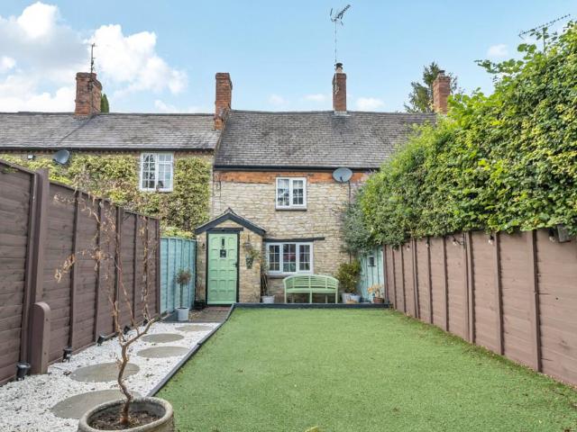 2 bedroom terraced house for sale
