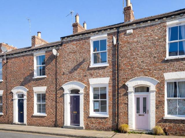2 bedroom terraced house for sale