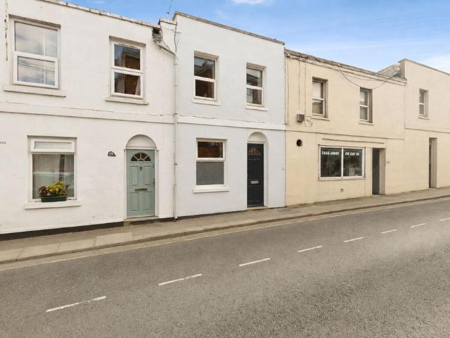 2 bedroom terraced house for sale