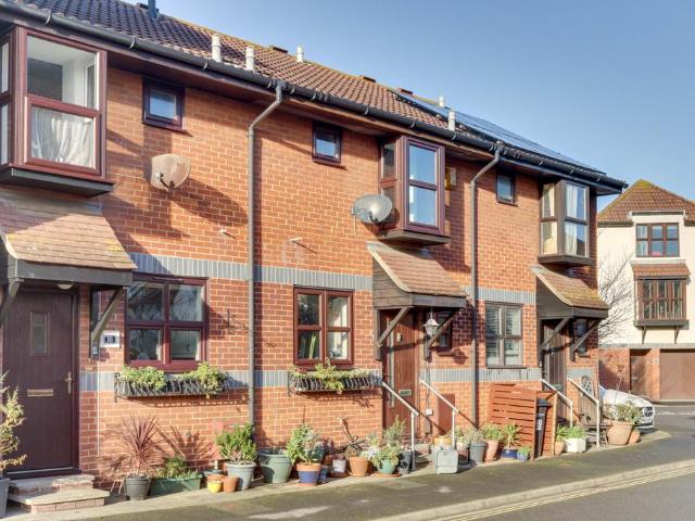 2 bedroom terraced house for sale