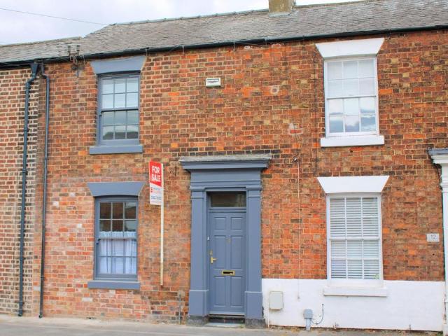 2 bedroom terraced house for sale
