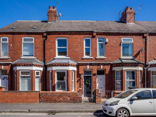 2 bedroom terraced house for sale
