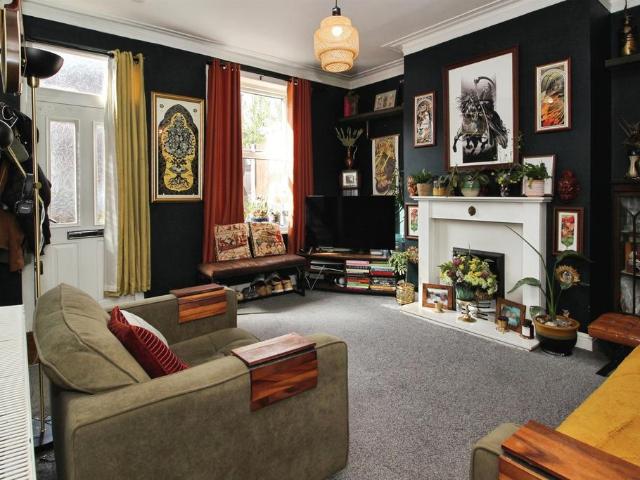 2 bedroom terraced house for sale