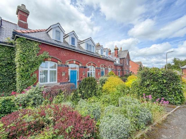 2 bedroom terraced house for sale