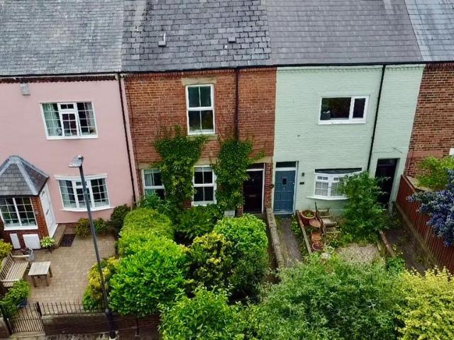 2 bedroom terraced house for sale