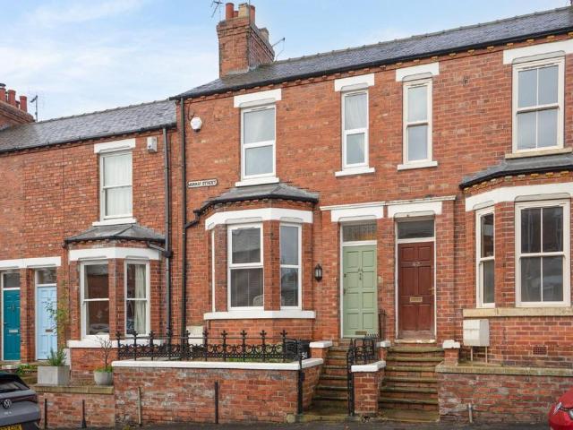 2 bedroom terraced house for sale