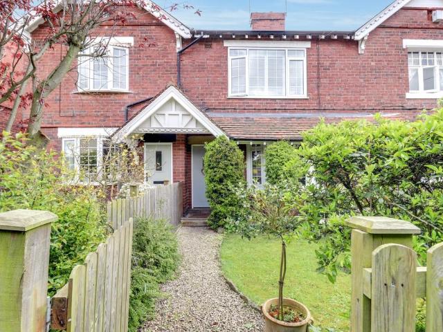 2 bedroom terraced house for sale