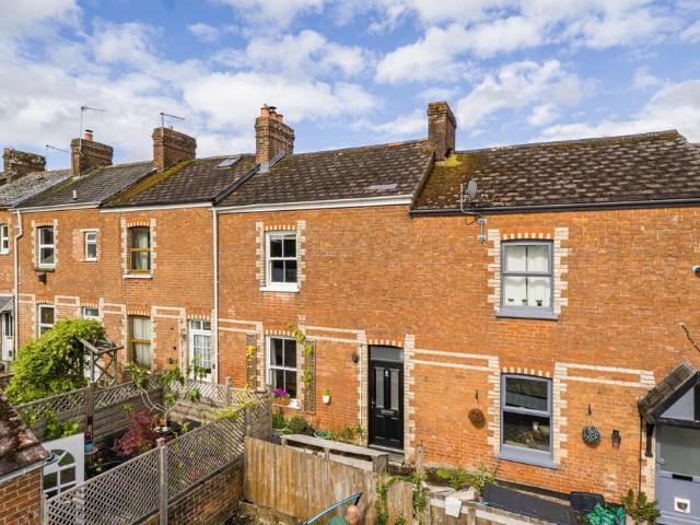 2 bedroom terraced house for sale