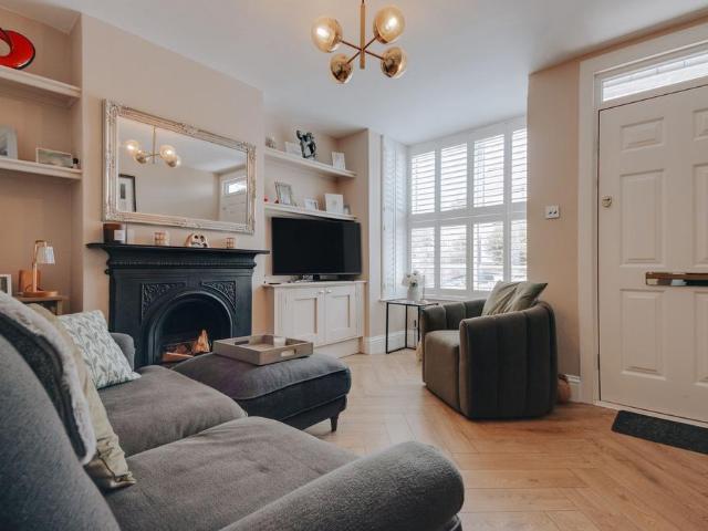 2 bedroom terraced house for sale