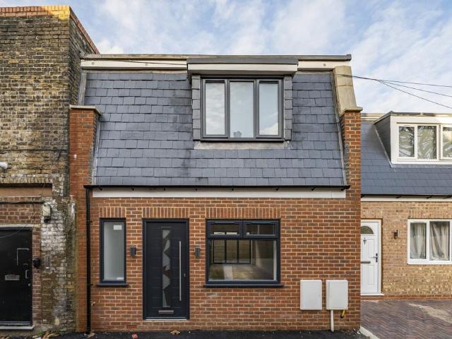 2 bedroom terraced house for sale