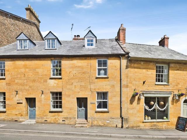 2 bedroom terraced house for sale