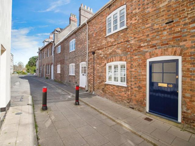 2 bedroom terraced house for sale