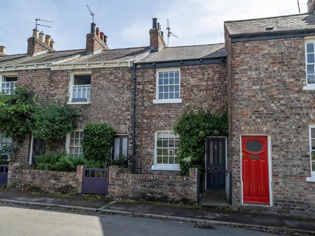 2 bedroom terraced house for sale