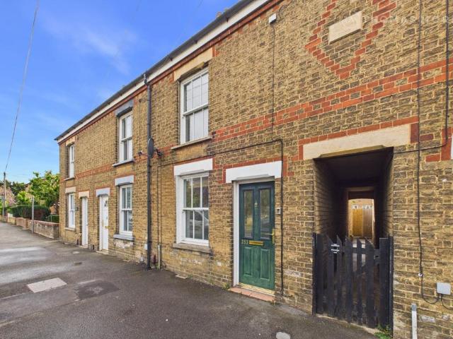 2 bedroom terraced house for sale