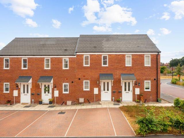 2 bedroom terraced house for sale