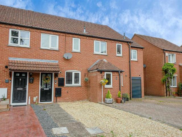 2 bedroom terraced house for sale
