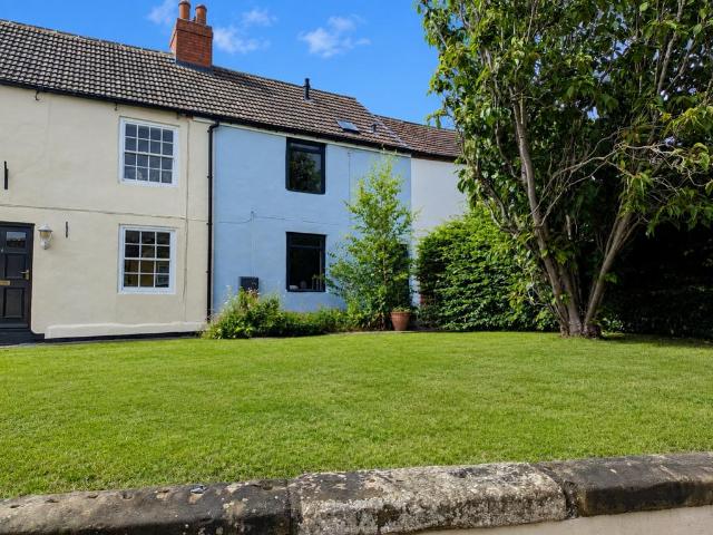 2 bedroom terraced house for sale
