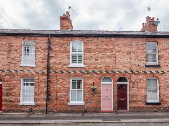 2 bedroom terraced house for sale