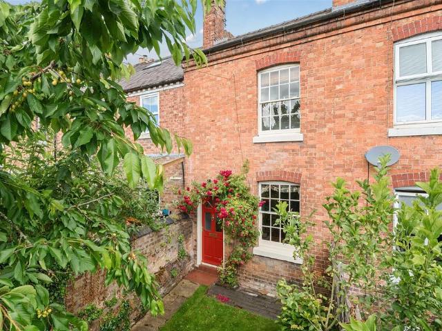 2 bedroom terraced house for sale