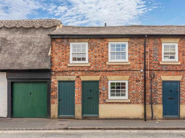 2 bedroom terraced house for sale