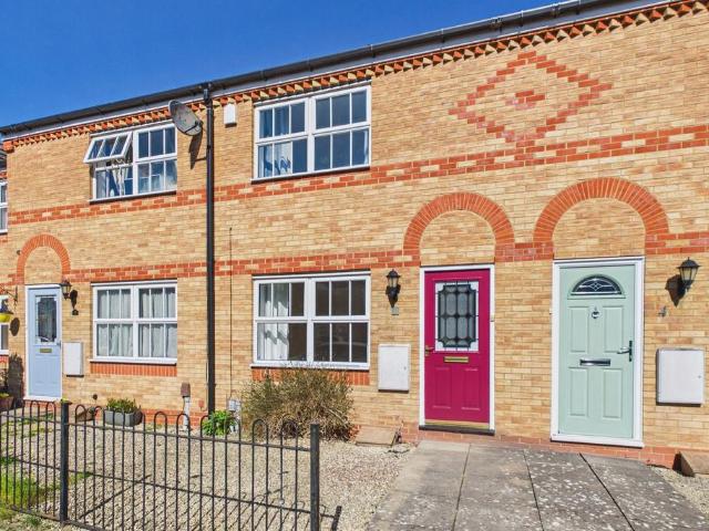 2 bedroom terraced house for sale