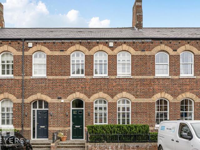 2 bedroom terraced house for sale