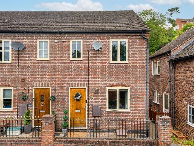 2 bedroom terraced house for sale