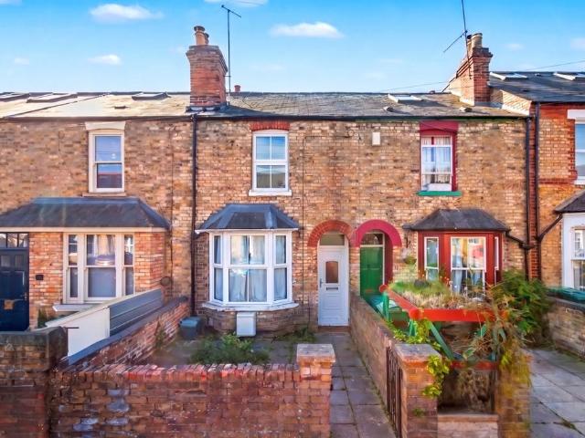 2 bedroom terraced house for sale