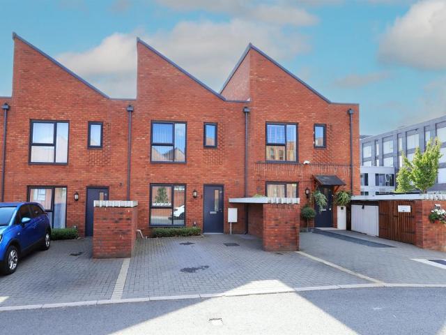 2 bedroom terraced house for sale