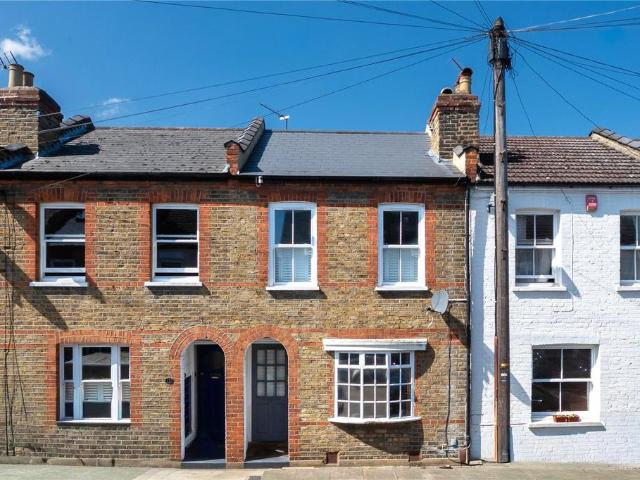 2 bedroom terraced house for sale