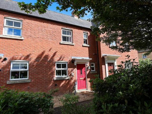 2 bedroom terraced house for sale