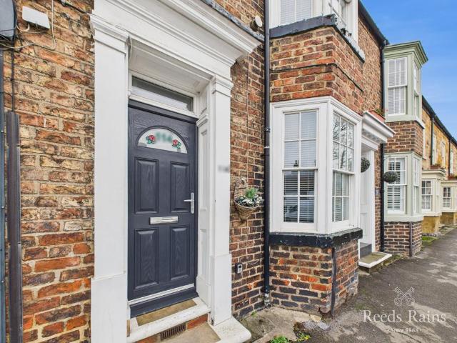 2 bedroom terraced house for sale