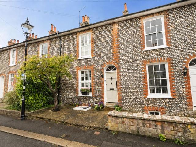 2 bedroom terraced house for sale