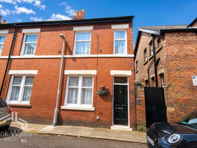 2 bedroom terraced house for sale